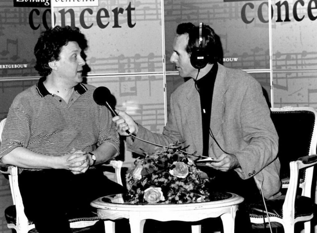 Goedemorgen, hier is de laatste Spiegelzaal - Luister